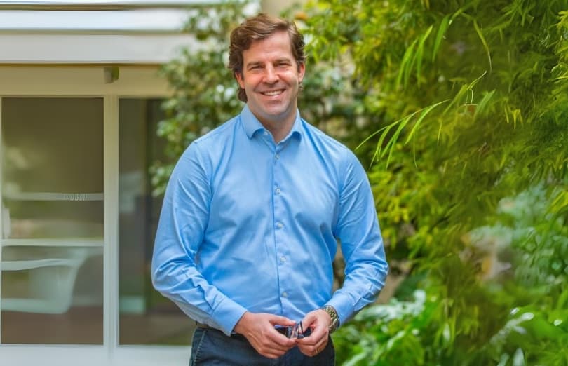 Dr. Thomas Benson, PhD - Cirurgião Plástico