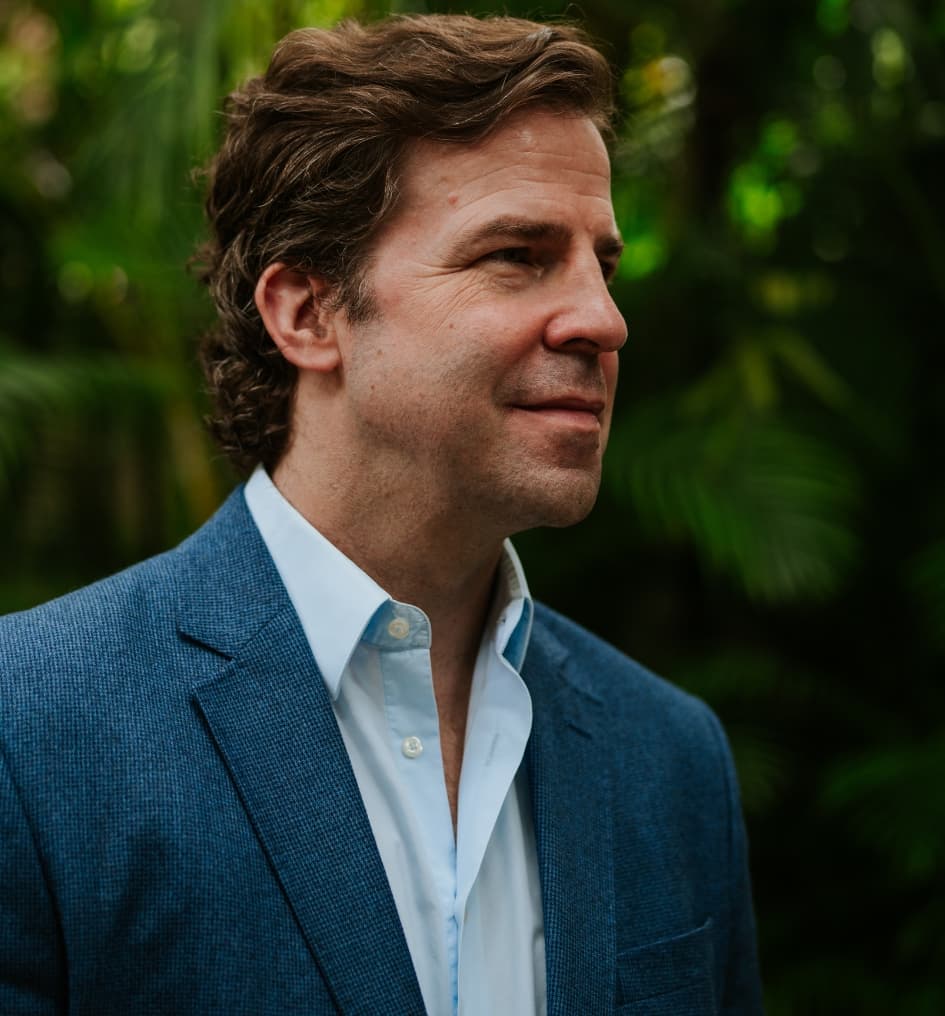 Dr. Thomas Benson, PhD - Cirurgião Plástico